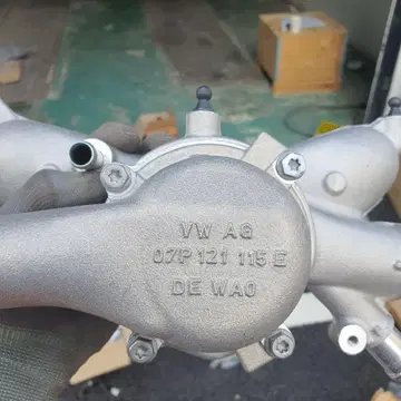 Bentley Flying Spur Coolant Regulator Housing (unused) 07P121115H #벤틀리 ...