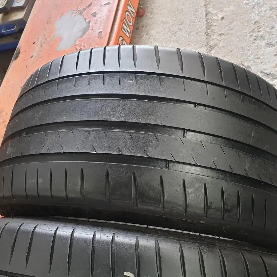 Tire/Wheel 2454020,중고2454020,중고2753520,2753520중고 on Bunjang Global Site.