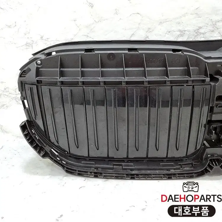 Car Part BMW7시리즈,BMWG11,BMWG12,BMW에어덕트그릴,에어덕트그릴 on Bunjang Global Site.