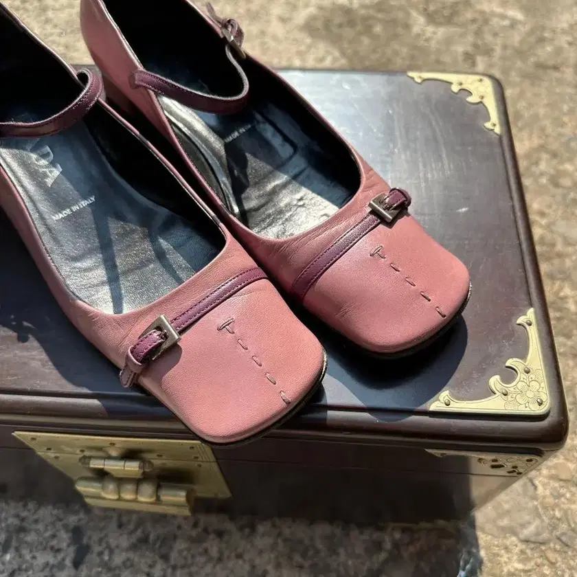 PRADA | 프라다 PRADA #프라다,#프라다신발,#프라다구두,#메리제인,#빈티지신발 on Bunjang Global Site.