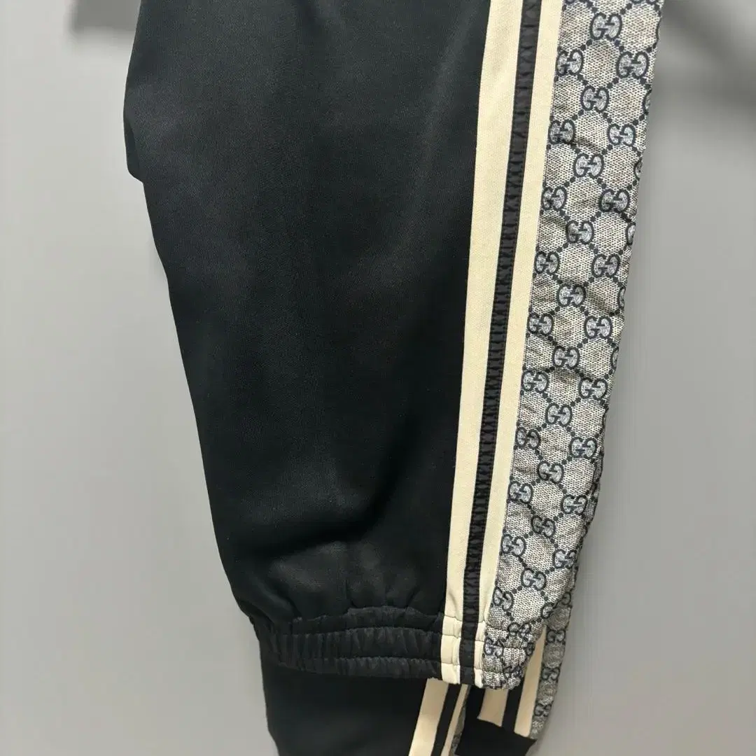 GUCCI Training/Sweat Suit 구찌,구찌테크니컬집업,트레이닝세트 on Bunjang Global Site.