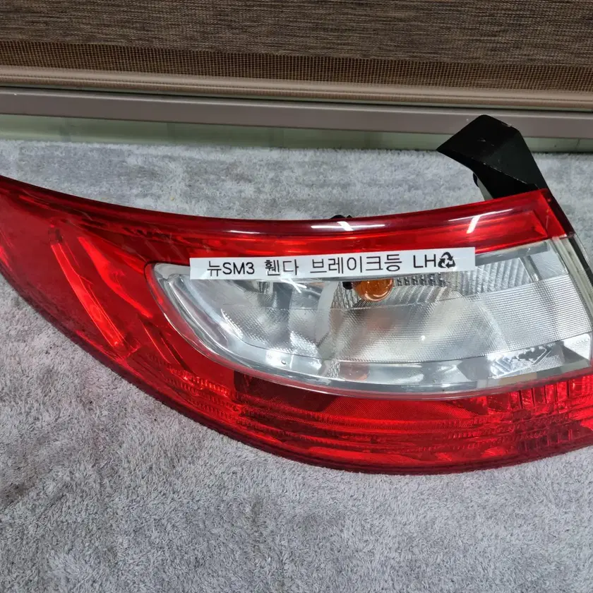 # Samsung New SM3 L38 Fender brake lights/tail lights Driver, passenger each. #뉴SM3브레이크등,#뉴SM3후미 ...