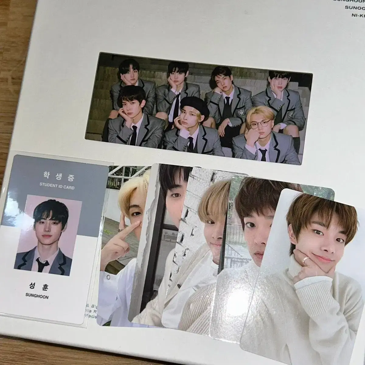 ENHYPHEN Poster/Pictorial 엔하이픈,엔하이픈시즌그리팅,성훈학생증,성훈 on Bunjang Global Site.