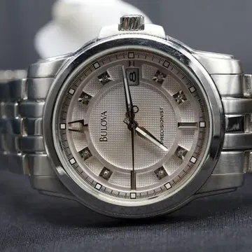 Premium Watch (Quartz) #부로바,#블로바,#BULOVA,#스위핑쿼츠 on Bunjang Global Site.