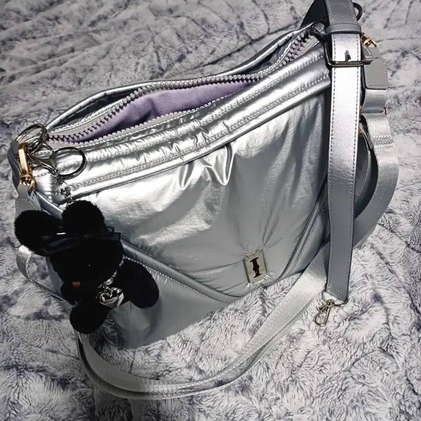 VUNQUE Shoulder Bag 분크,실버백,헤이패러슈트 on Bunjang Global Site.