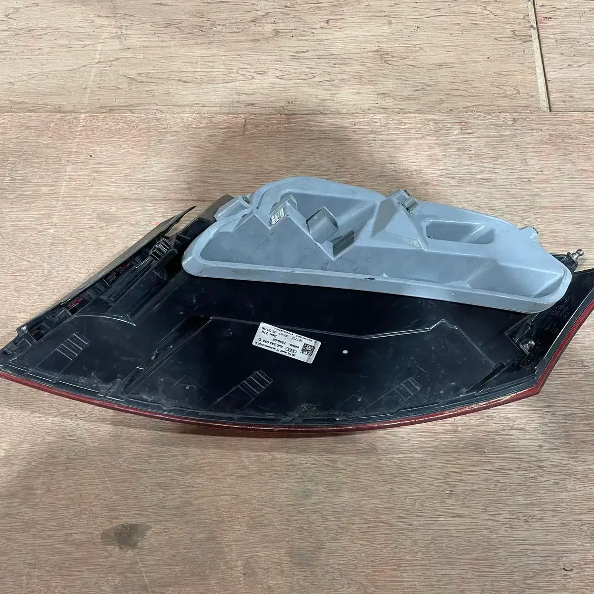 AUDI Car Part 씨더블유파츠,아우디tt후미등,아우디a7후미등,아우디a6,아우디a8 on Bunjang Global Site.