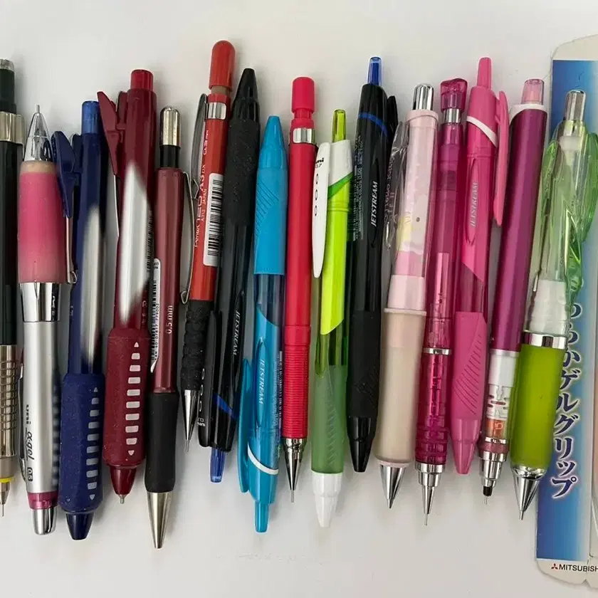 Collection of famous sharp pens #샤프,#펜,#uni,#필기도구 on Bunjang Global Site.