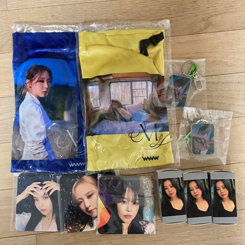 MAMAMOO | 마마무 Mamamoo Fansa Win Merchandise on Bunjang Global Site.