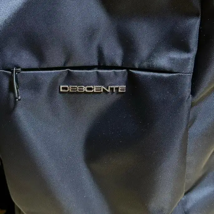 DESCENTE | 데상트 Descent Travel Backpack 31L/38L Sells #백팩,#가방,#데상트,#여행가방 ...