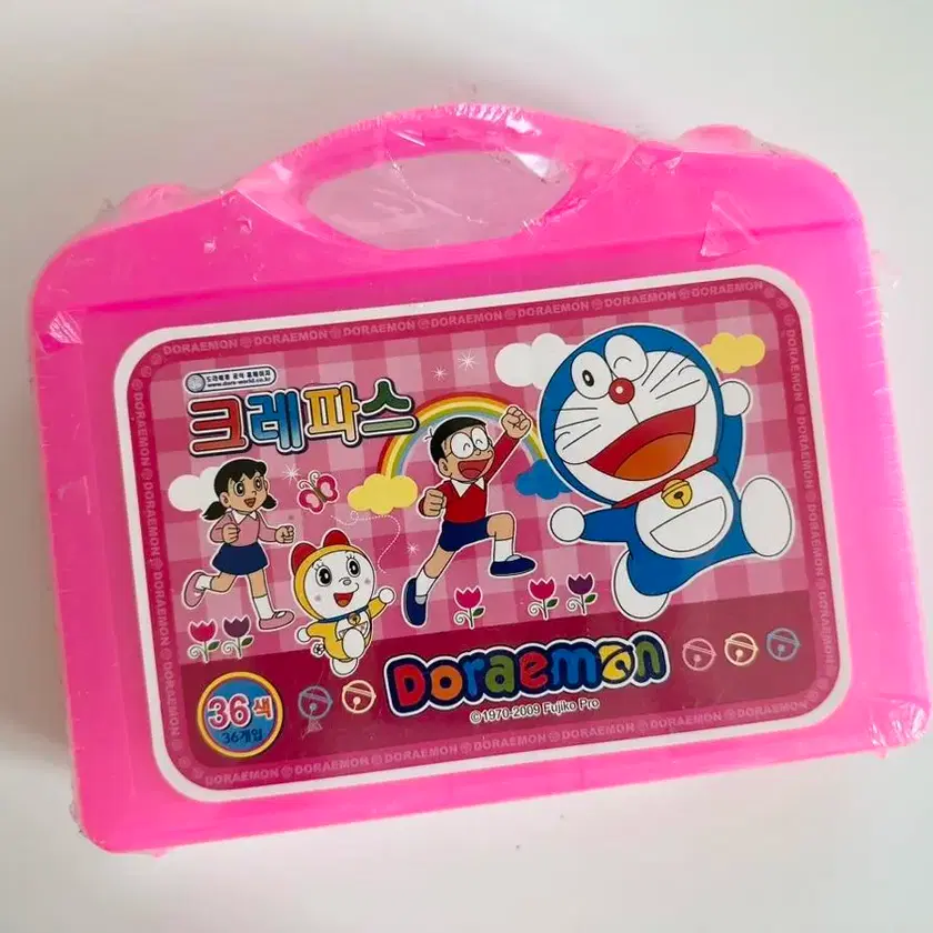 Classic Doraemon 36-color crayons #고전문구,#고전완구,#크레파스,#도라에몽 on Bunjang ...