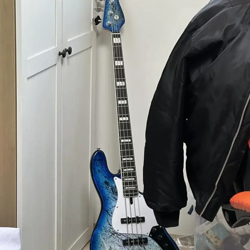 Spear bass guitar saj-250 Chameleon bloo Sell #베이스,#스피어,#베이스기타,#일렉기타 on Bunjang Global Site.