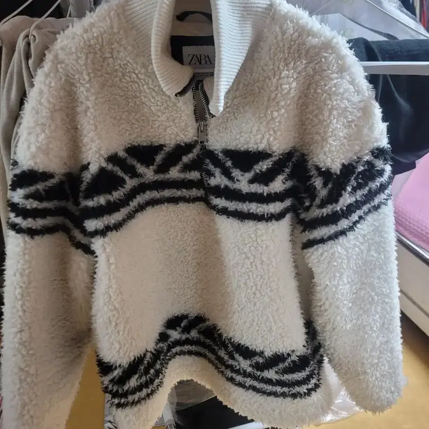 ZARA | 자라 ZARA Men's Neck Knit Fleece Jumper #자라,#남성,#니트,#퍼,#양털 on ...