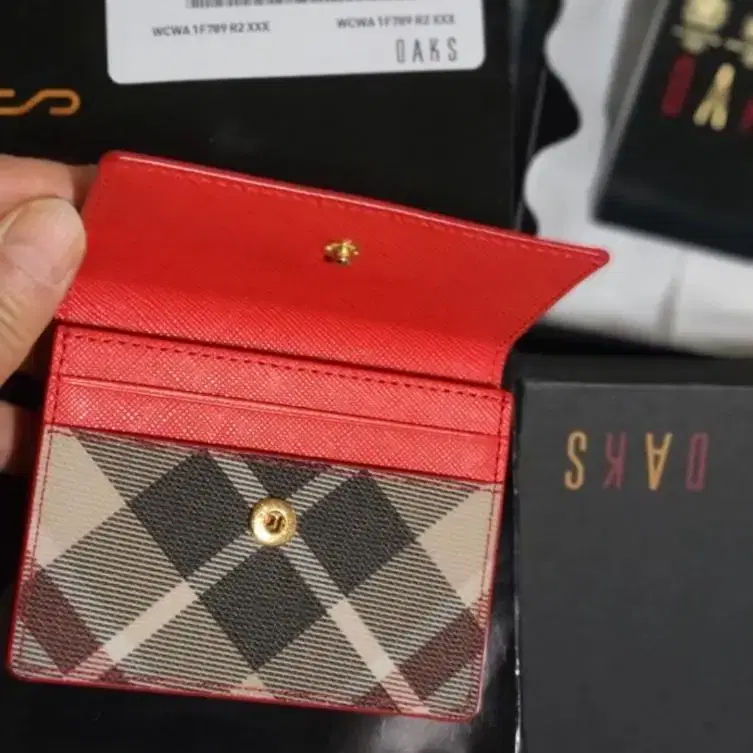 DAKS | 닥스 Dax Guard Wallet #닥스,#카드지갑,#반지갑,#여성선물용 on Bunjang Global Site.