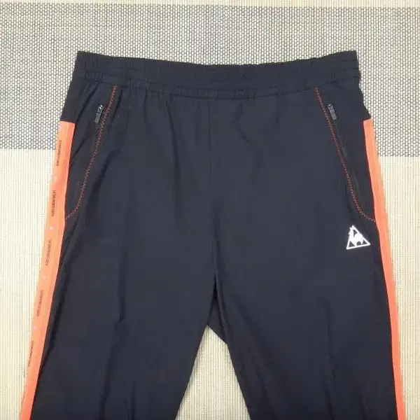 LECOQ Training/Jogger Pants 르꼬끄,32-33인치 on Bunjang Global Site.