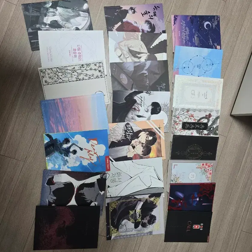 Selling magazines and merchandise at the reading #중혁독자,#중혁독자회지,#중독회지 ...