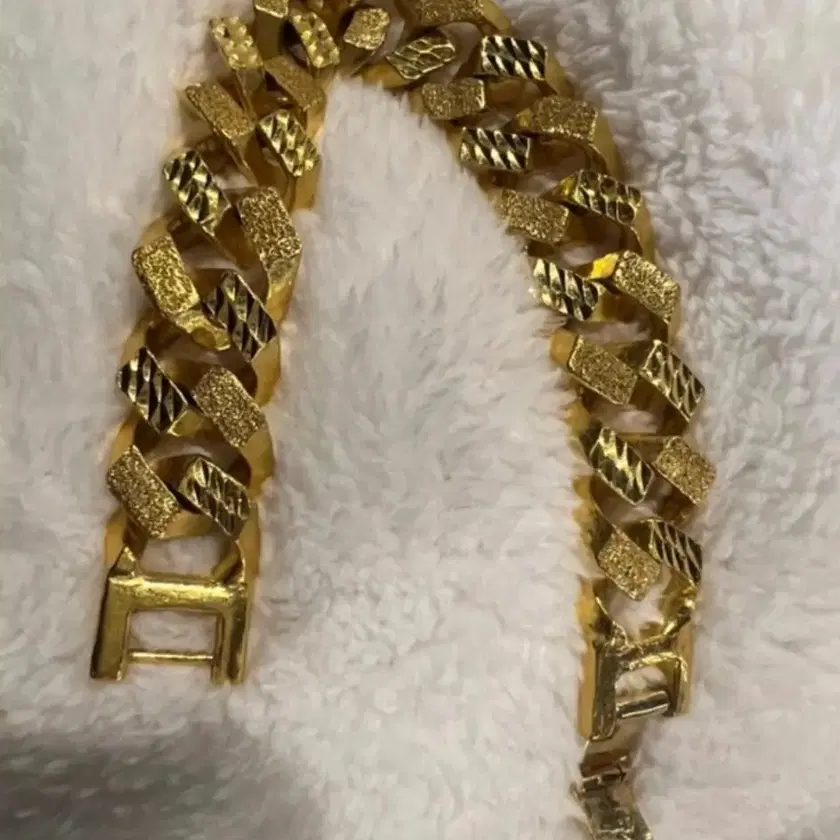 Last pure gold 50 keum bracelet until tomorrow #순금팔찌50돈,#순금팔찌 on ...