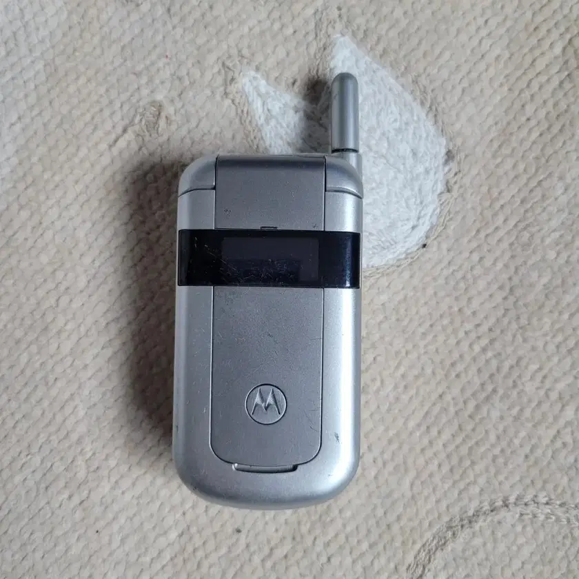 MOTOROLA General Phone (Feature Phone) #중고폰,#폴더폰,#모토로라,#V741,#소장폰 on Bunjang Global Site.