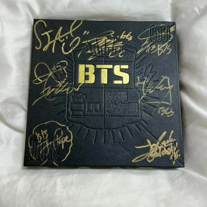 BTS debut signed album*2COOL4SKOOL #방탄소년단,#bts앨범,#bts,#방탄싸인,#방탄소년단싸인앨범 ...