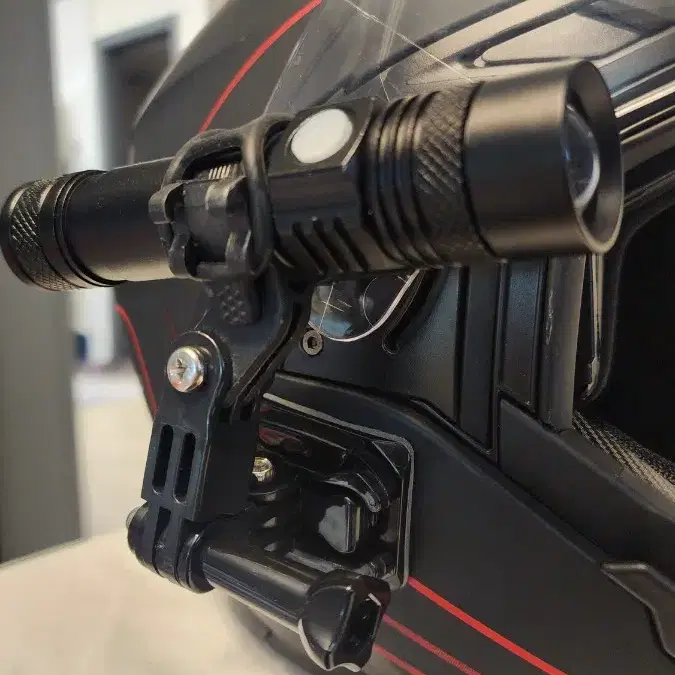 Helmet-mounted flashlight holder #헬멧거치대,#헬멧부착,#부착식손전등거치대 on Bunjang ...