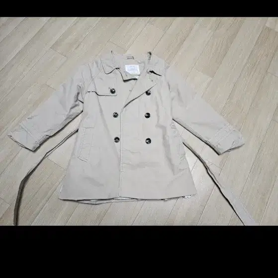 Zara Keys Trench Coat on Bunjang Global Site.