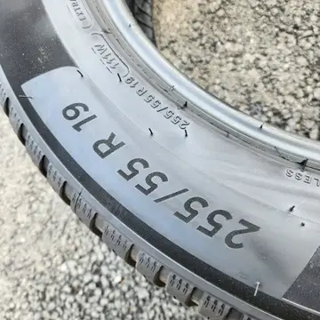 Tire/Wheel 2555519,디스커버리4,디4,중고타이어,중고2555519 on Bunjang Global Site.