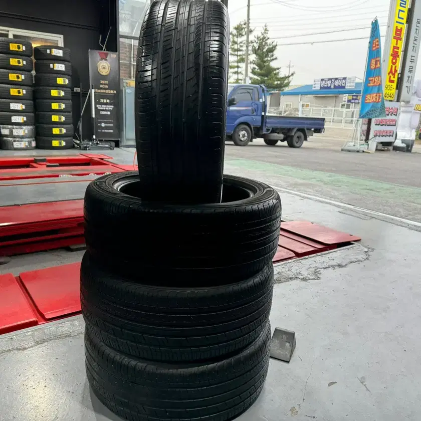 Tire/Wheel #C클래스타이어,#3시리즈타이어,#SM7타이어,#올란도타이어,#17인치타이어 on Bunjang Global Site.