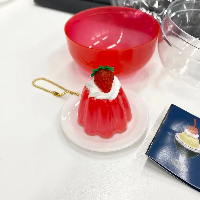 Strawberry Jelly Pudding worth keyring sells #딸기,#푸딩,#젤리,#가챠,#피규어 on ...