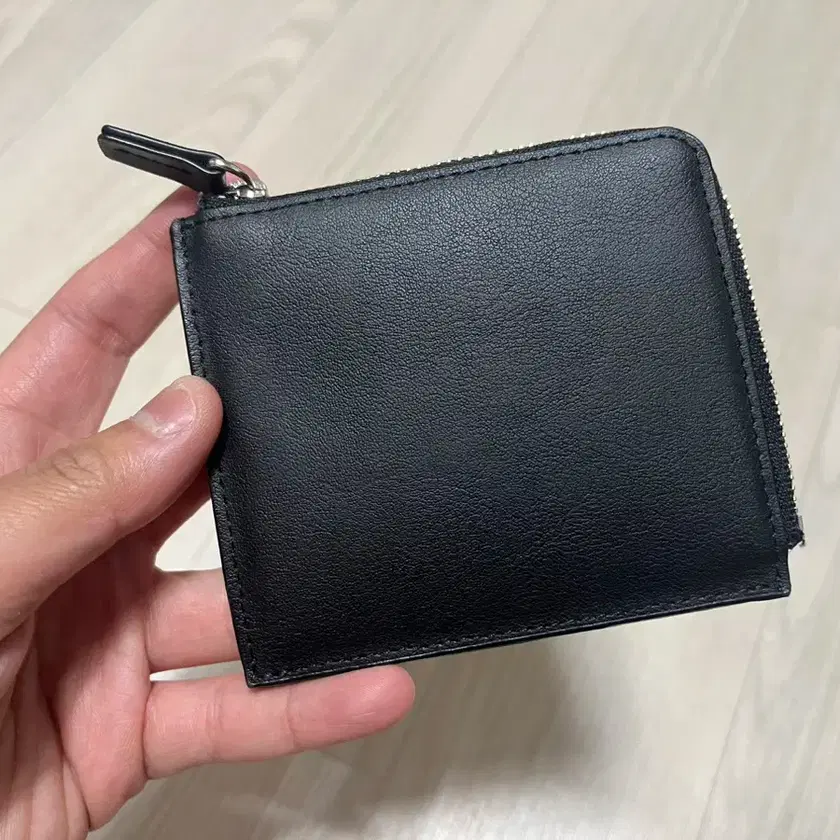 MUJI | 무인양품 MUJI wallet on Bunjang Global Site.
