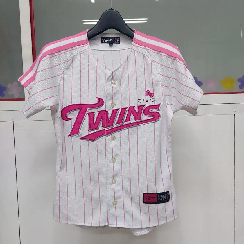 LG Twins Hello Kitty Uniform 85 size 4D26 #LG트윈스,#헬로키티 on Bunjang ...