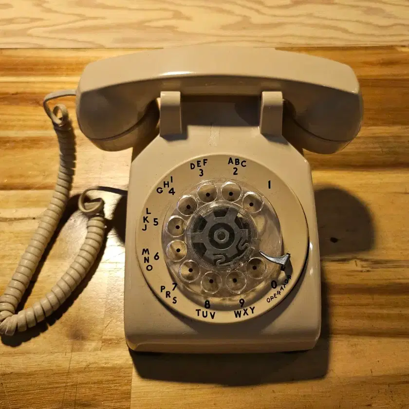 Old retro dial telephone #옛날전화기,#다이얼전화기 on Bunjang Global Site.