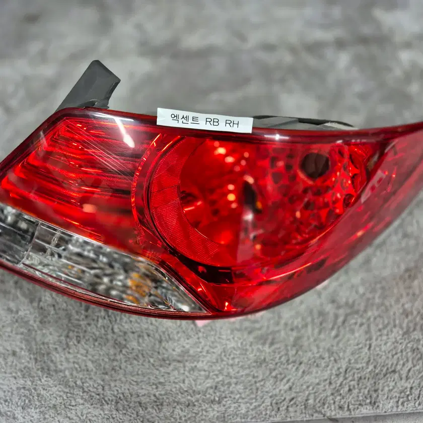 HYUNDAI | 현대 # Hyundai Accent RB passenger seat rear lights, brake ...