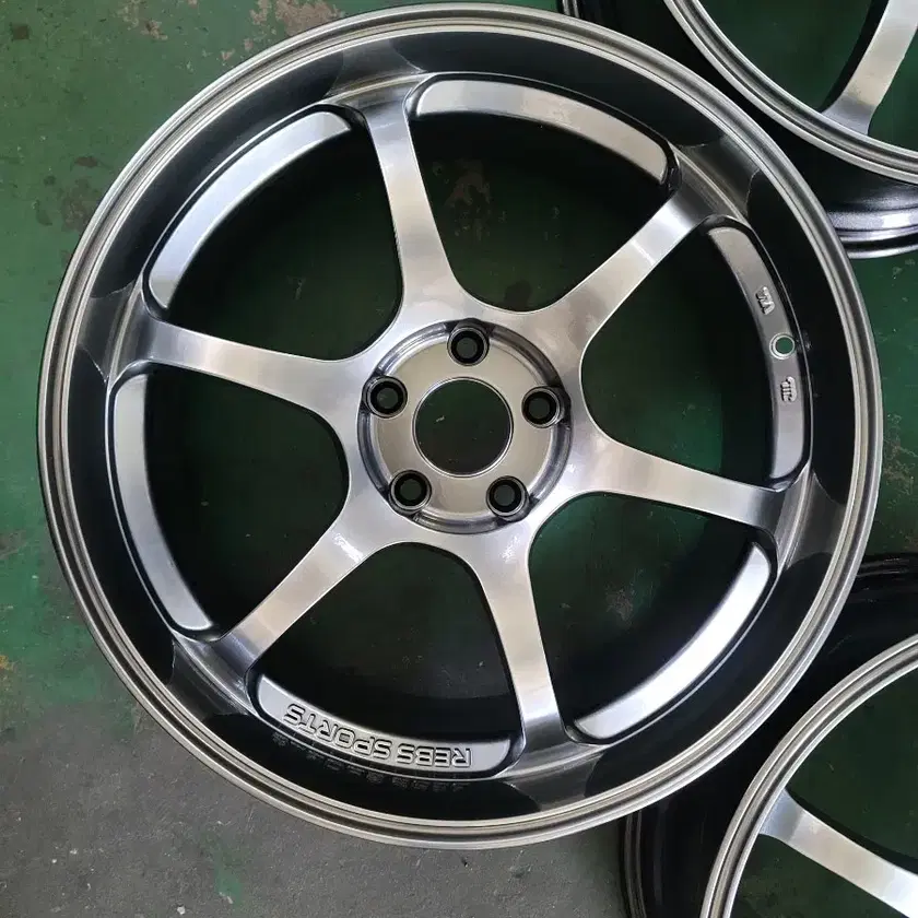 We are selling the Wrapsport RS06 Hyper Silver 19-inch. #랩스휠,#랩스rs06 ...