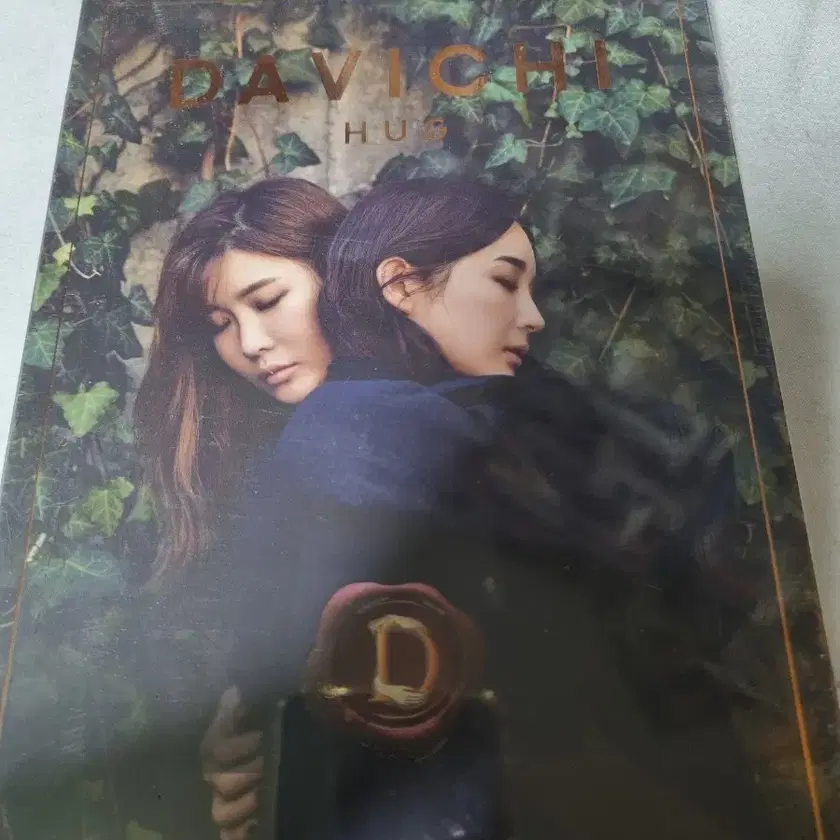Unsealed copy of Davichi's mini-album HUG on Bunjang Global Site.