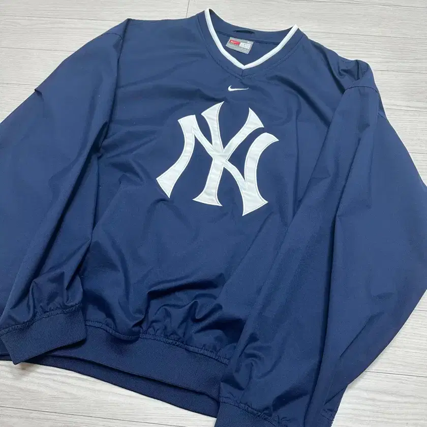Nike X MLB Warm Up Jacket Windbreaker Sells on Bunjang Global Site.