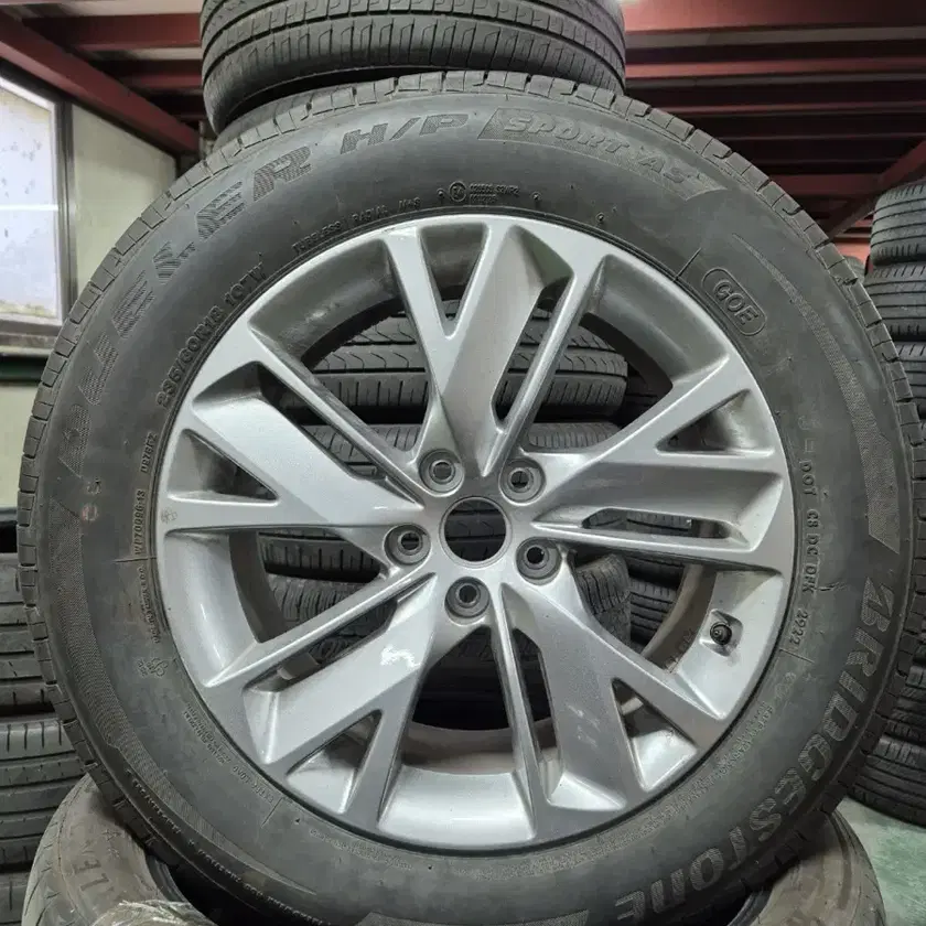 GENESIS | 제네시스 Genesis GV70 18-inch Genuine Used Wheel Tire sell 235 60 18 #GV70휠타이어,#GV7018인치휠 ...