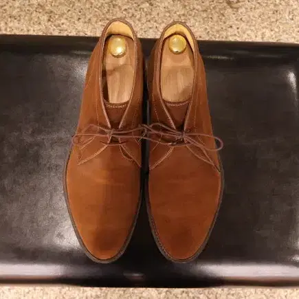 유니버셜랭귀지/처커부츠/스웨이드/브라운/UK8.5/270 #유니버셜랭귀지,#처커부츠,#스웨이드,#270,#남성구두 on Bunjang Global Site.