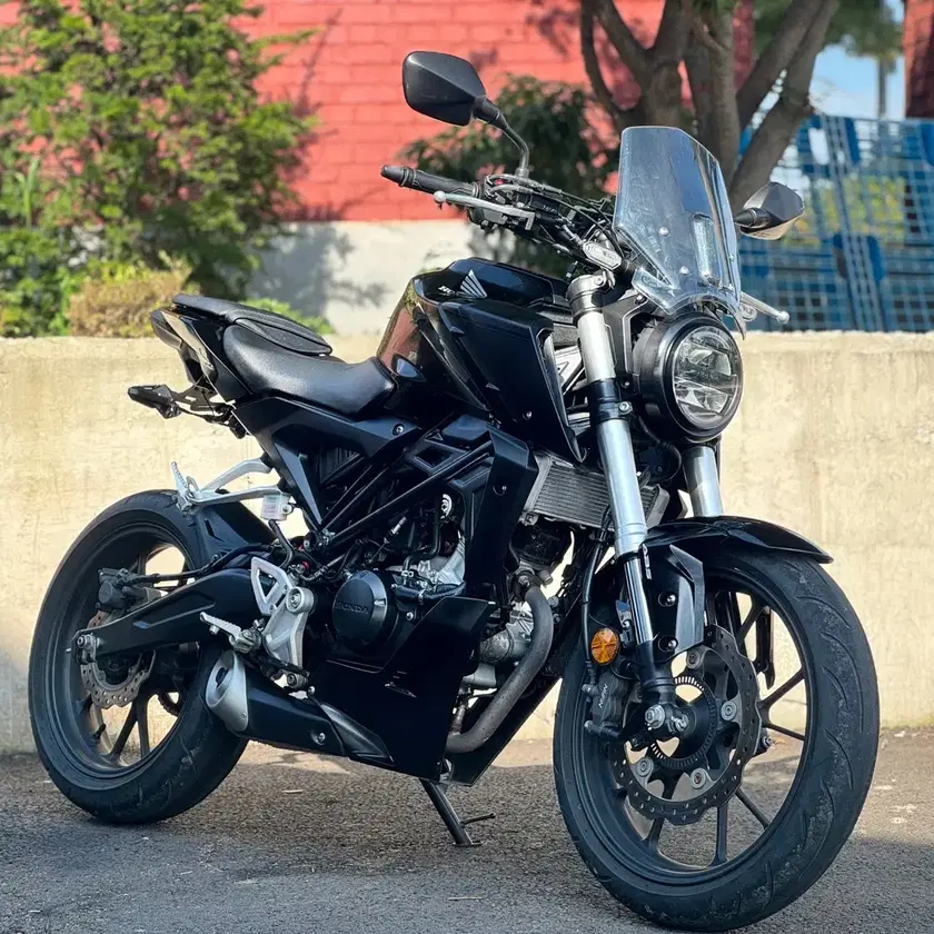 cb125r 18년식 3만키로 신차급 상태 최상급 판매합니다. #cbr125,#cb125r,#혼다cb125r,#gsxs125 on Bunjang Global Site.