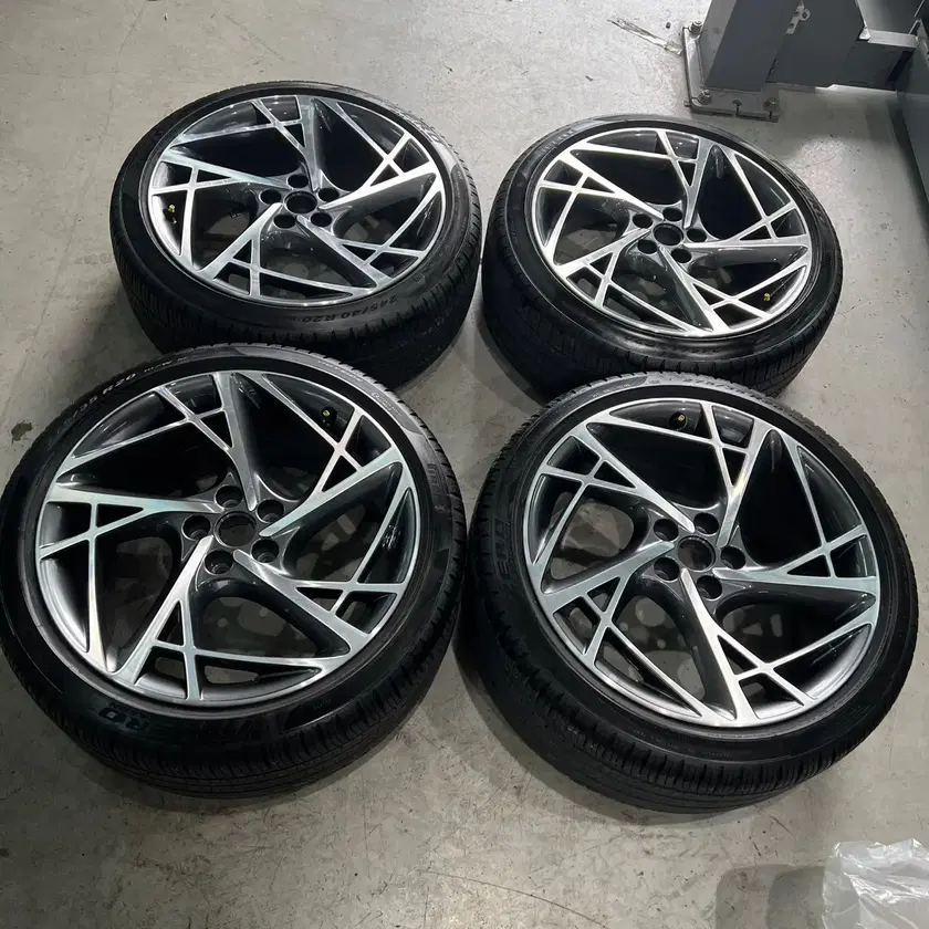 GENESIS | 제네시스 Genesis G90 RS4 20 inch used tires for sale #EQ900,#G90,#20인치 on Bunjang Global Site.