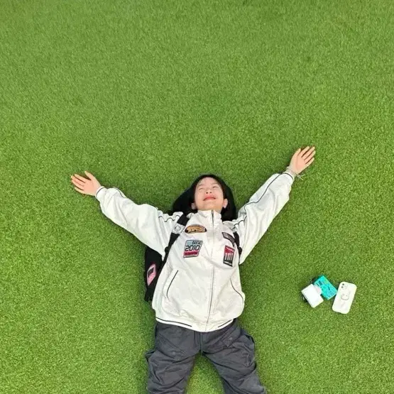 NEW JEANS | 뉴진스 New Jeans hanni stickers,posters,keyrings on Bunjang ...