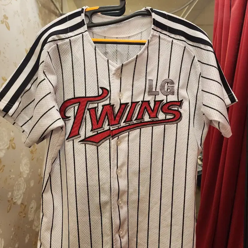 LG Twins Lee Daehyung Uniforms on Bunjang Global Site.