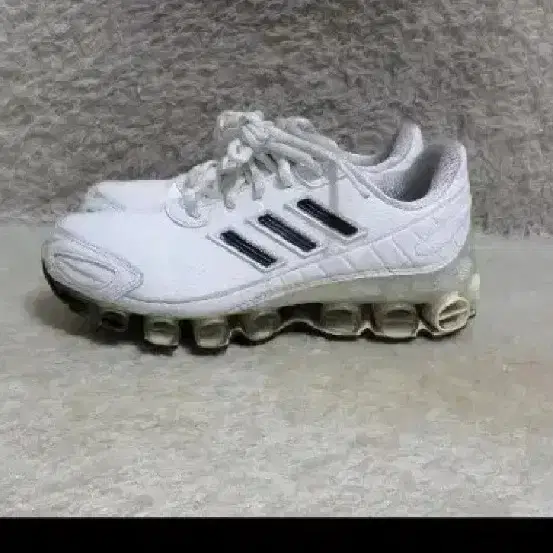 NIKE | 나이키 BETTY BOOP 235 Adidas Bounce Sneakers Used Shoes on Bunjang ...