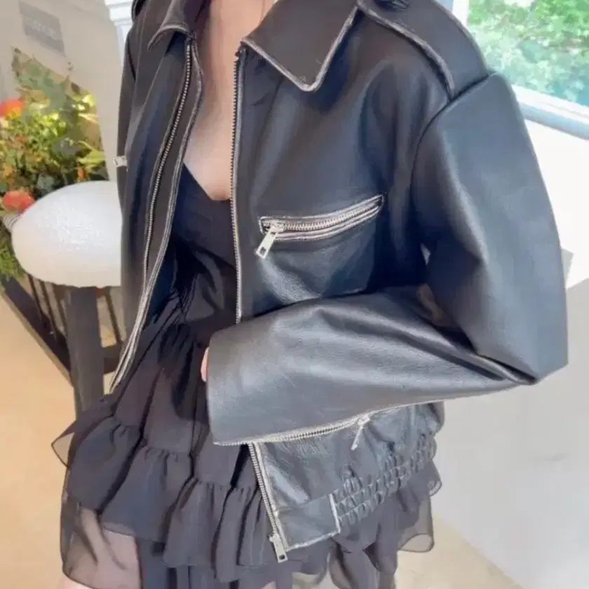 Helder Cowhide Burning Jacket #헬더,#소가죽,#가죽자켓,#자켓 on Bunjang Global Site.