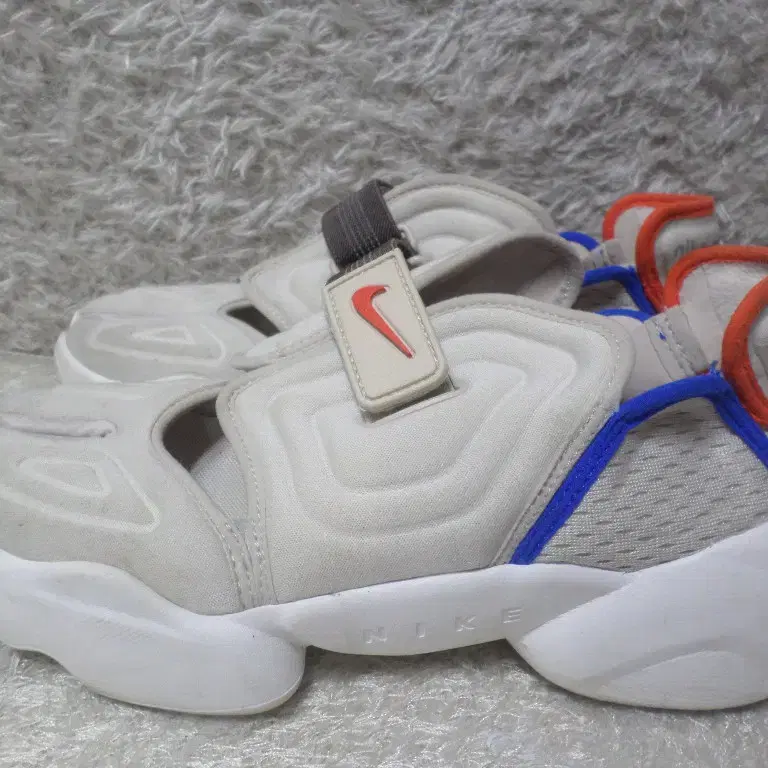 NIKE | 나이키 BettyBoomGuide 250 Nike Aqualift Footwear Sneakers Used ...