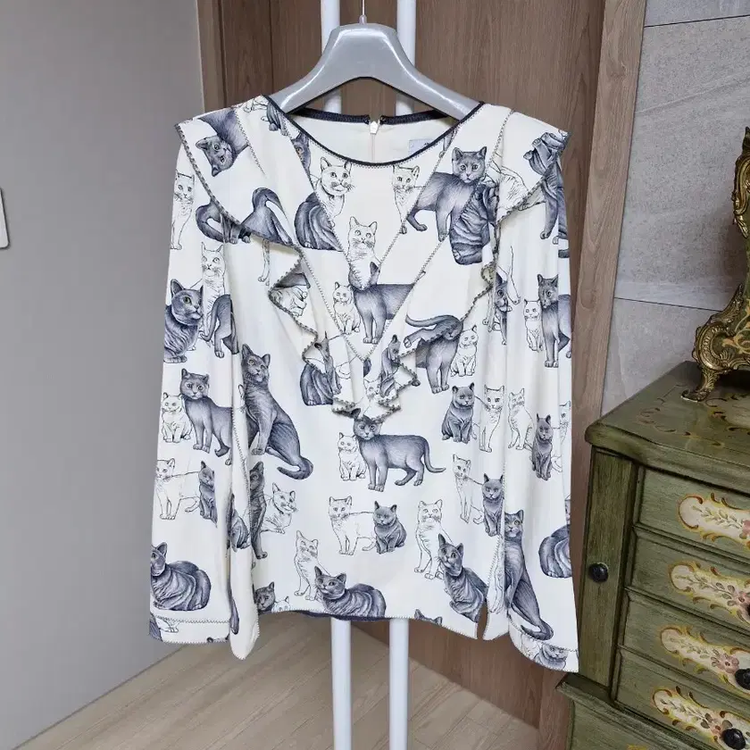 objects/44/catsprint/polypanelblouse #오브제블라우스,#오브제44,#44블라우스 on Bunjang ...