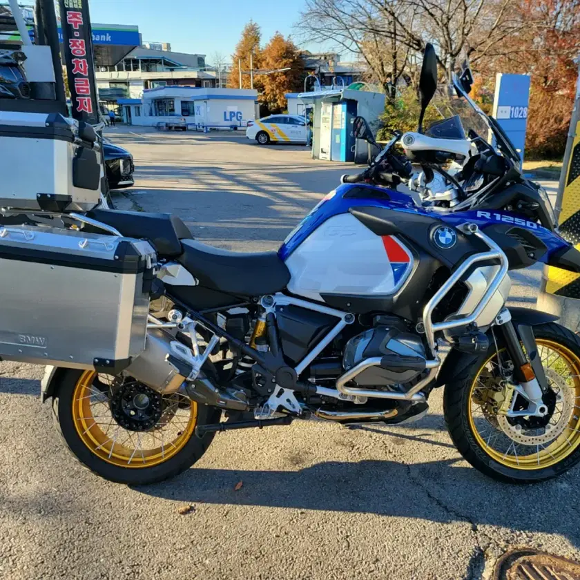 BMW I have a 20 year old BMW R1250GS ADV HP rally version for sale. # ...