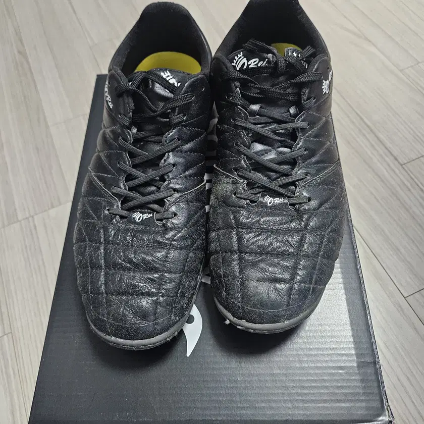 [260] Aleta Orei A005 Futsal Shoes #아슬레타,#오레이,#풋살화,#아슬레타오레이,#아슬레타260 on Bunjang Global Site.