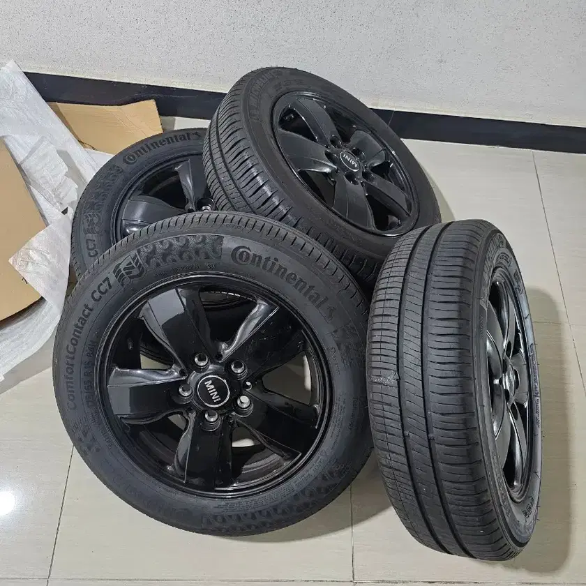 Mini Cooper 15-inch wheels on Bunjang Global Site.