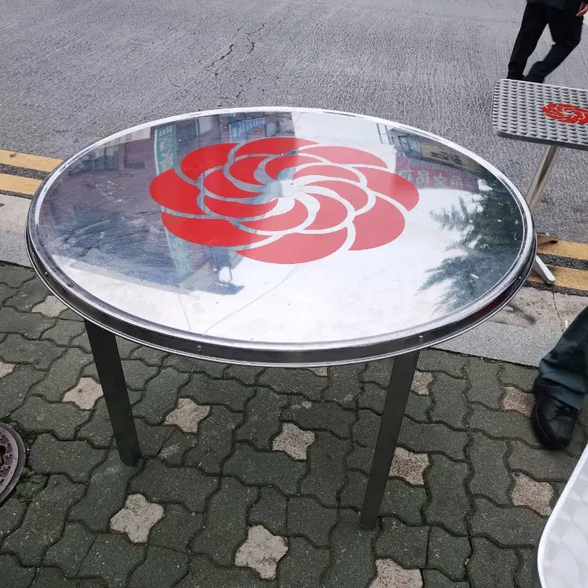 used stent table I sell restaurant furniture used furniture tin table ...