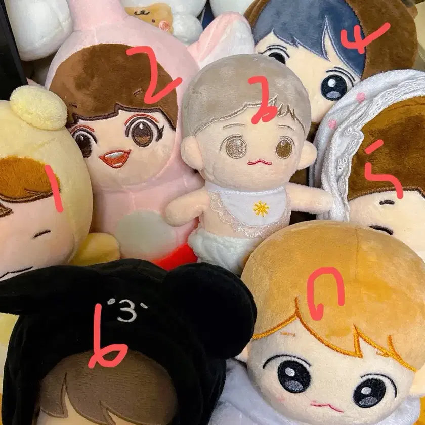 exo doll wts does baekhyun dolls #엑소,#엑소인형,#EXO,#엑소굿즈,#백현 on Bunjang ...