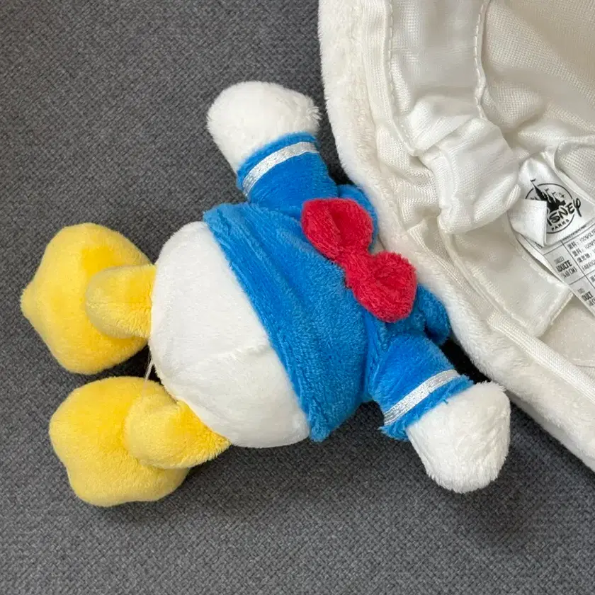 DISNEY | 디즈니 Disneyland Donald Duck Merchandise Hat on Bunjang Global Site.